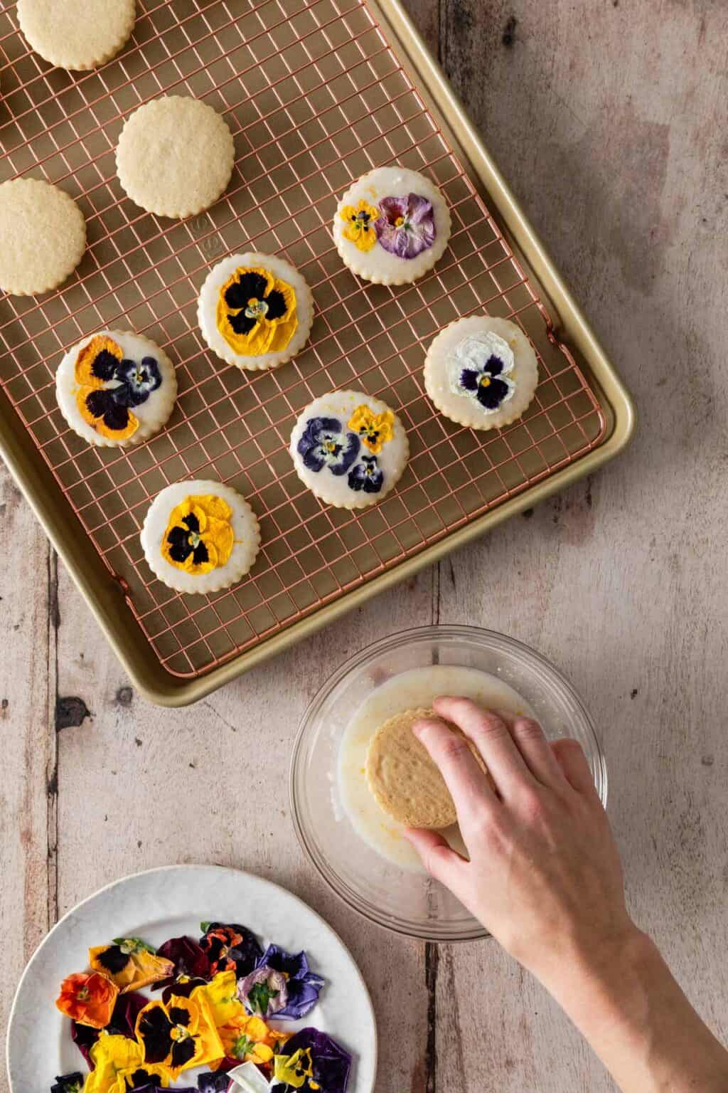 Pressed Flower Cookies (Sugar Cookies with Edible Flowers) - Belle ...
