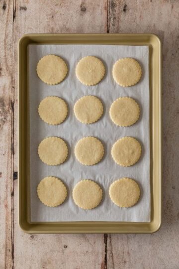 Pressed Flower Cookies (Sugar Cookies with Edible Flowers) - Belle ...