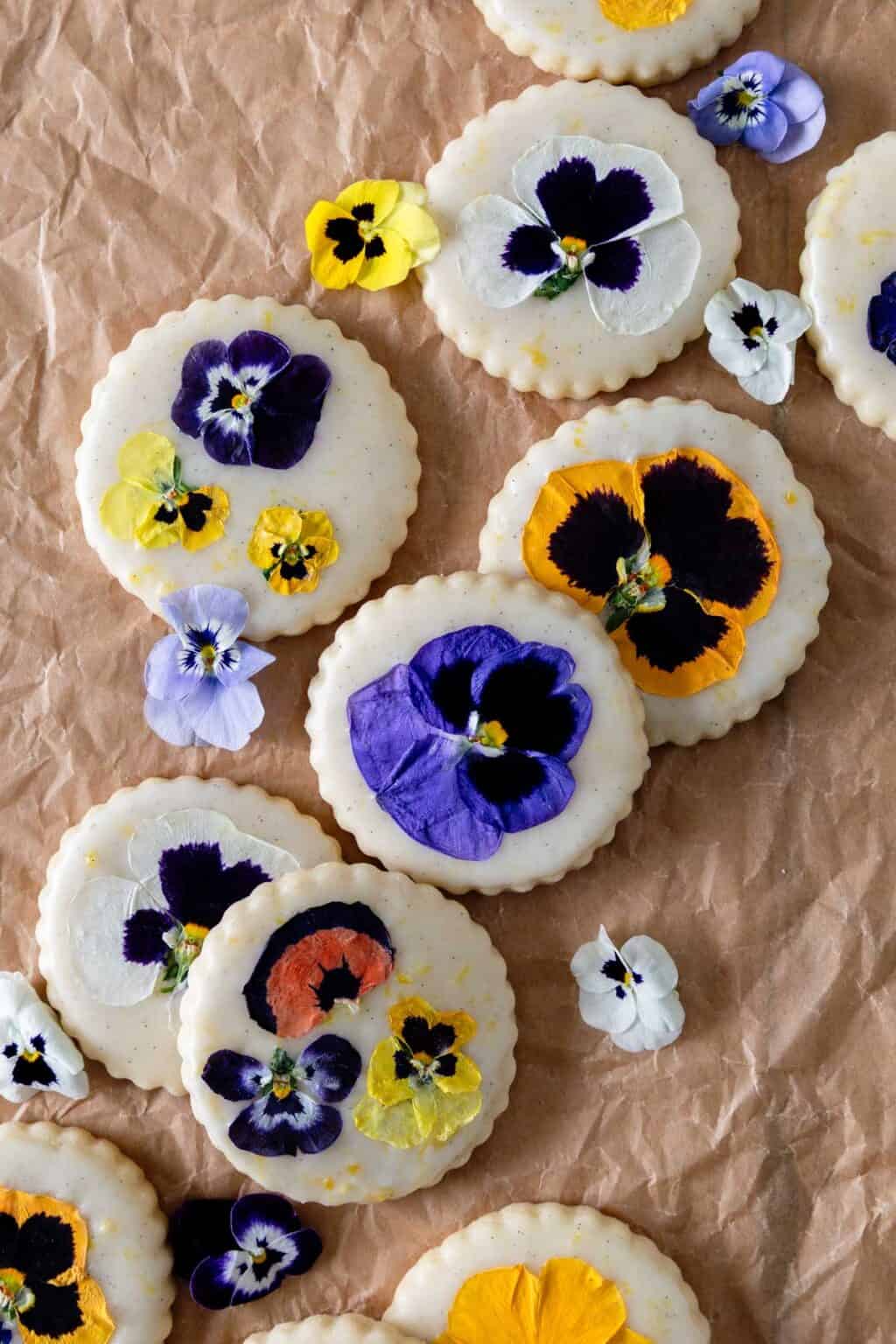 Pressed Flower Cookies (Sugar Cookies with Edible Flowers) - Belle ...