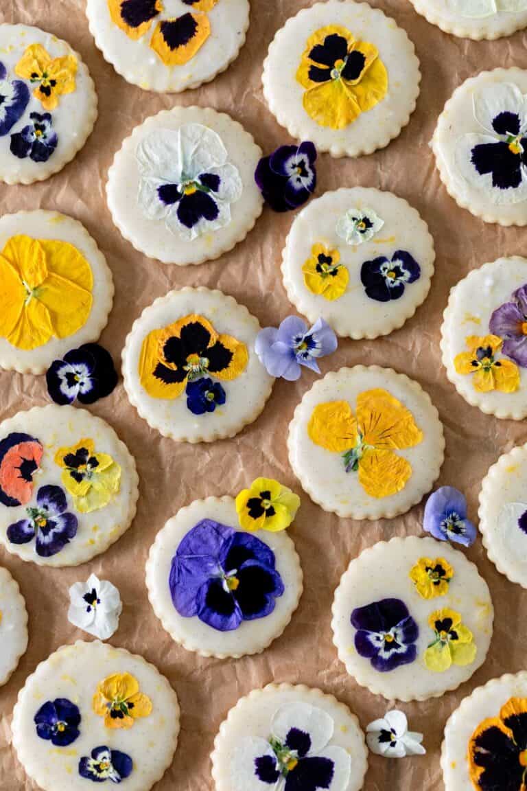 Pressed Flower Cookies (Sugar Cookies with Edible Flowers) - Belle ...