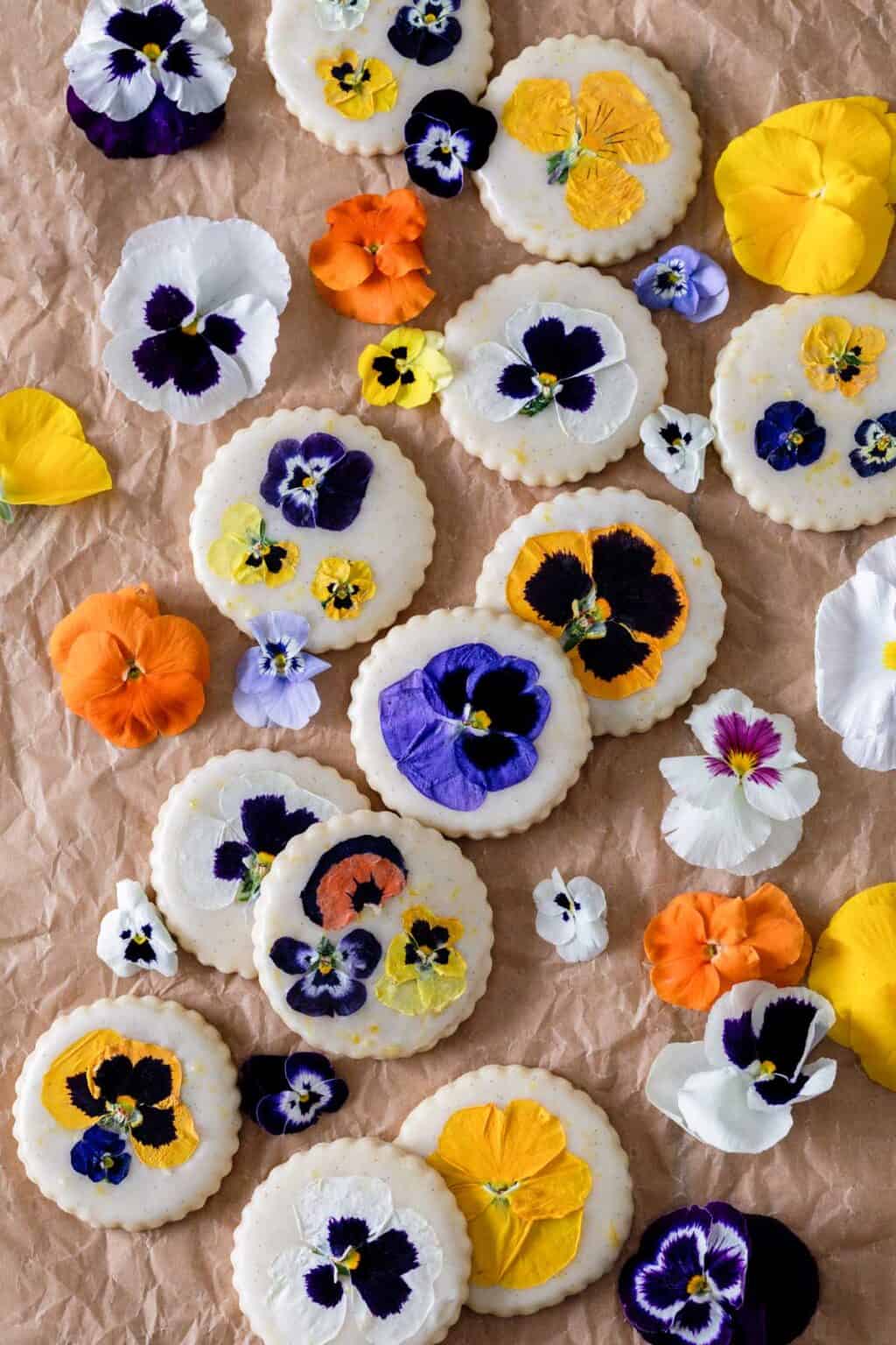 Pressed Flower Cookies (Sugar Cookies with Edible Flowers) - Belle ...